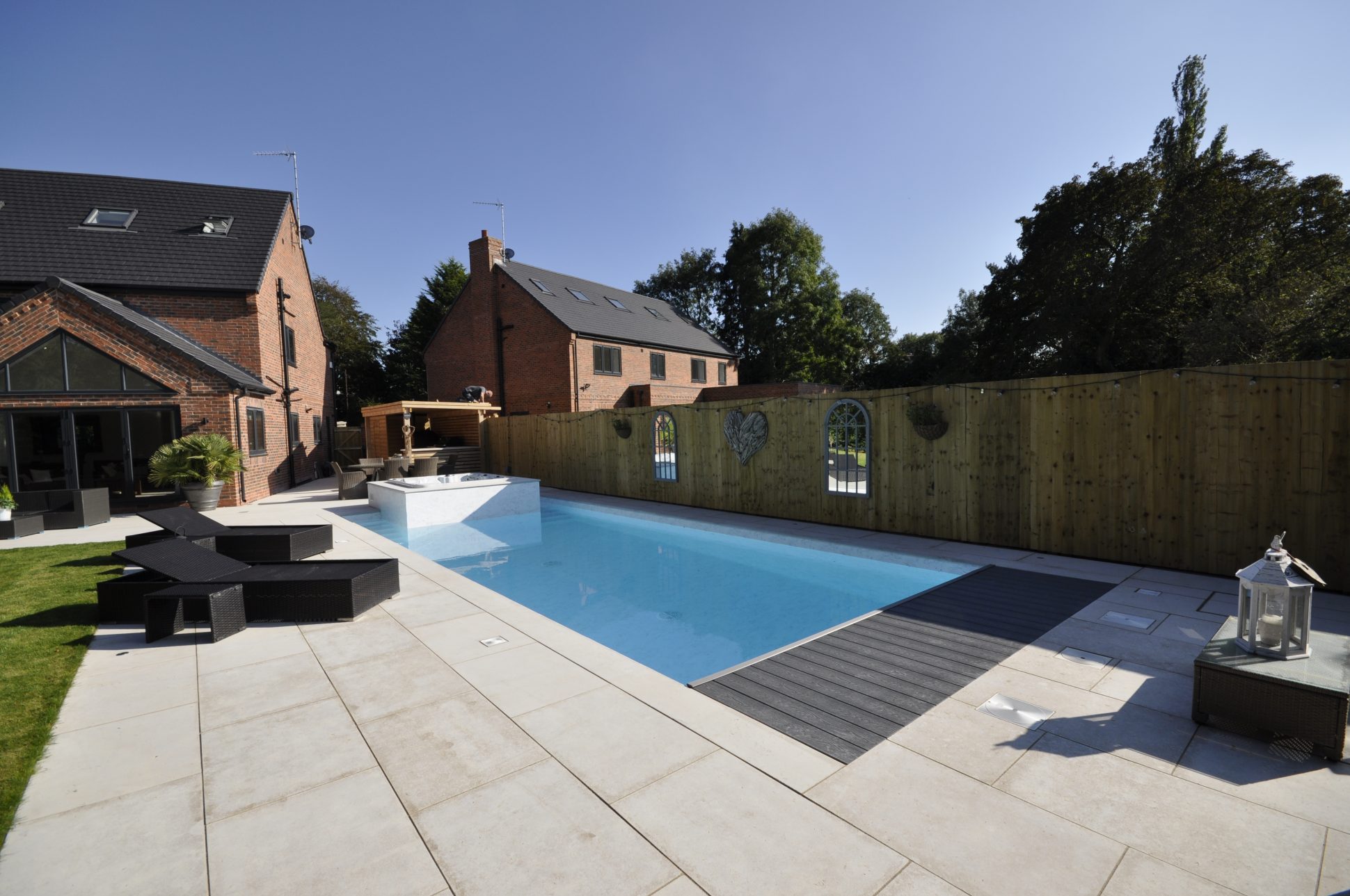 Willaston, Cheshire - Peninsula Pools